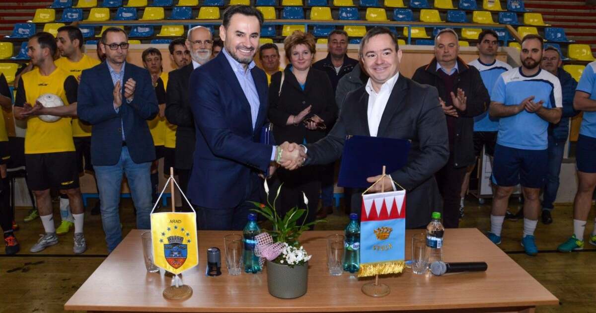 Un sfert de secol de la înfrăţirea oraşelor Arad şi Gyula - ARADON