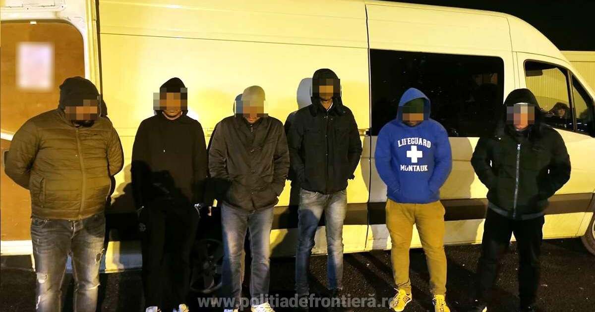 Cinci indieni, ascunşi într-o autoutilitară, printre bagaje - ARADON