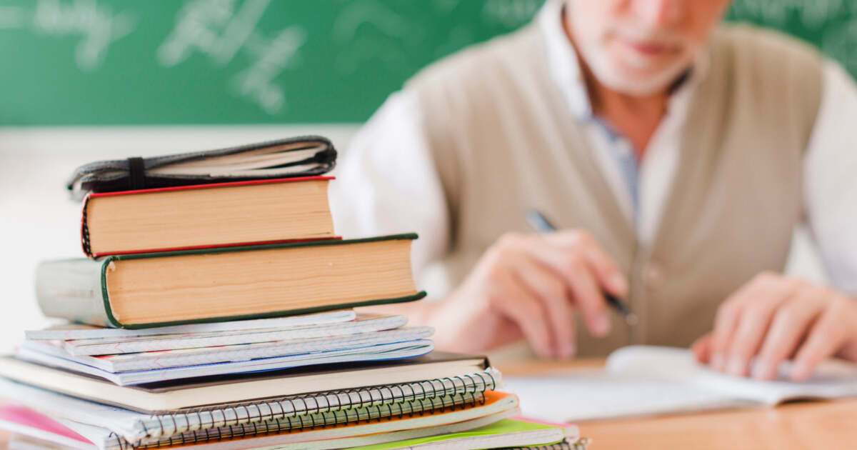 15 profesori peste 65 de ani rămân la catedră - ARADON