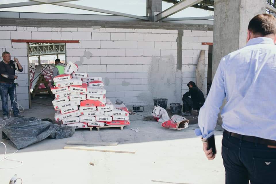 Muncitorii lucrează la foc continuu pe noul stadion UTA - ARADON