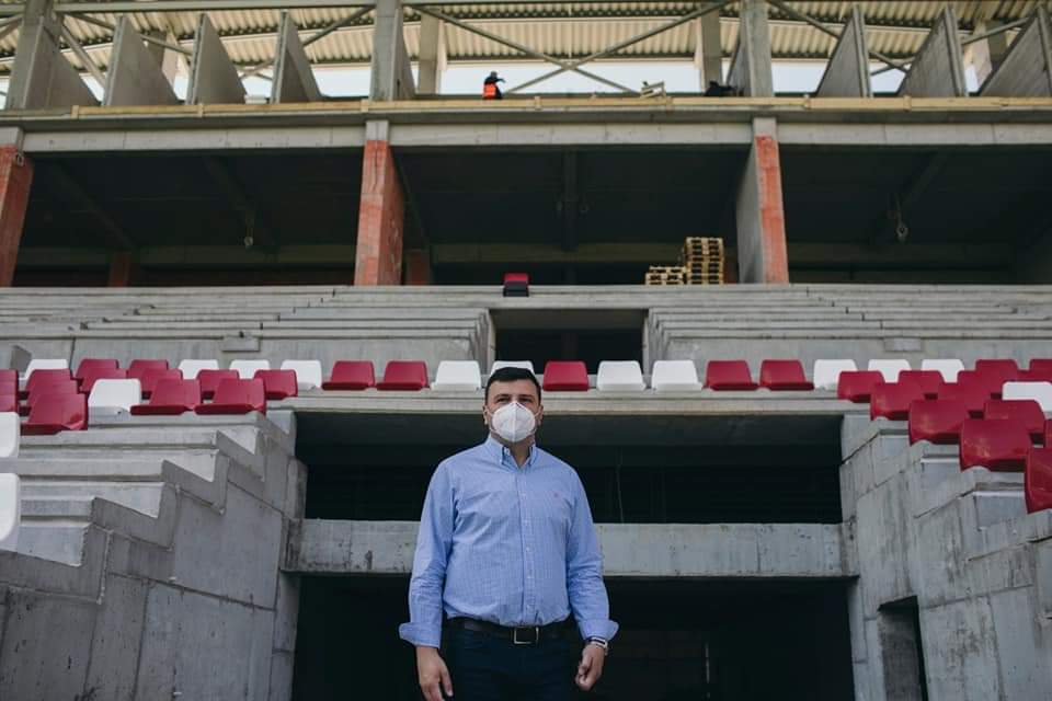 Muncitorii lucrează la foc continuu pe noul stadion UTA - ARADON