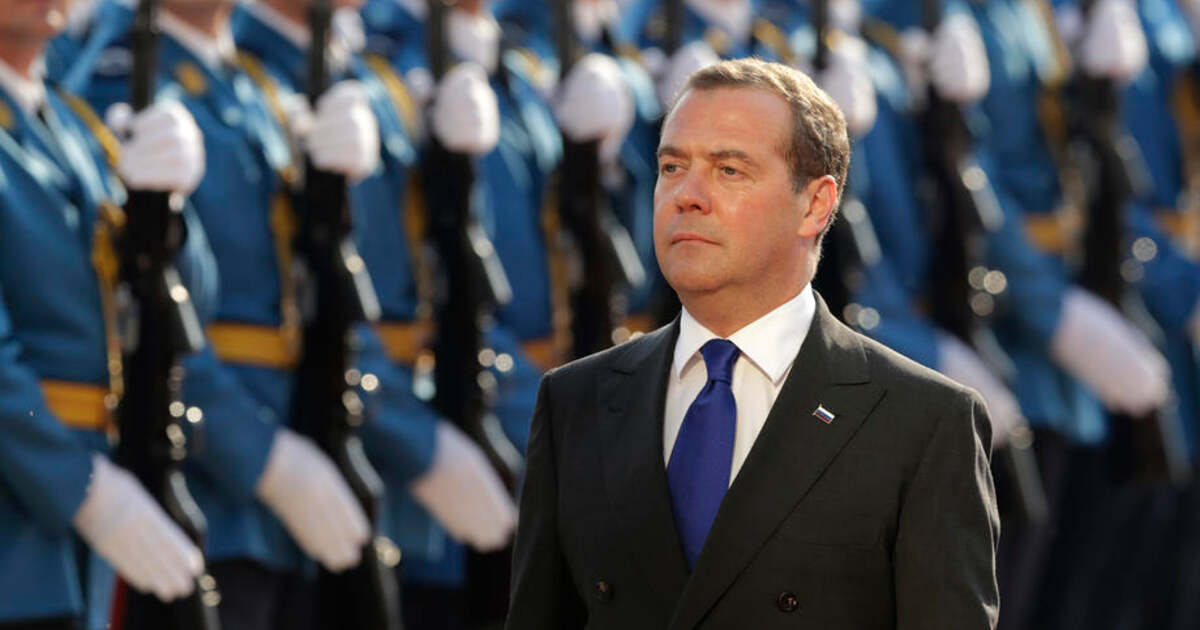 Dimitri Medvedev ameninţă că Rusia este gata să doboare sateliţii ...