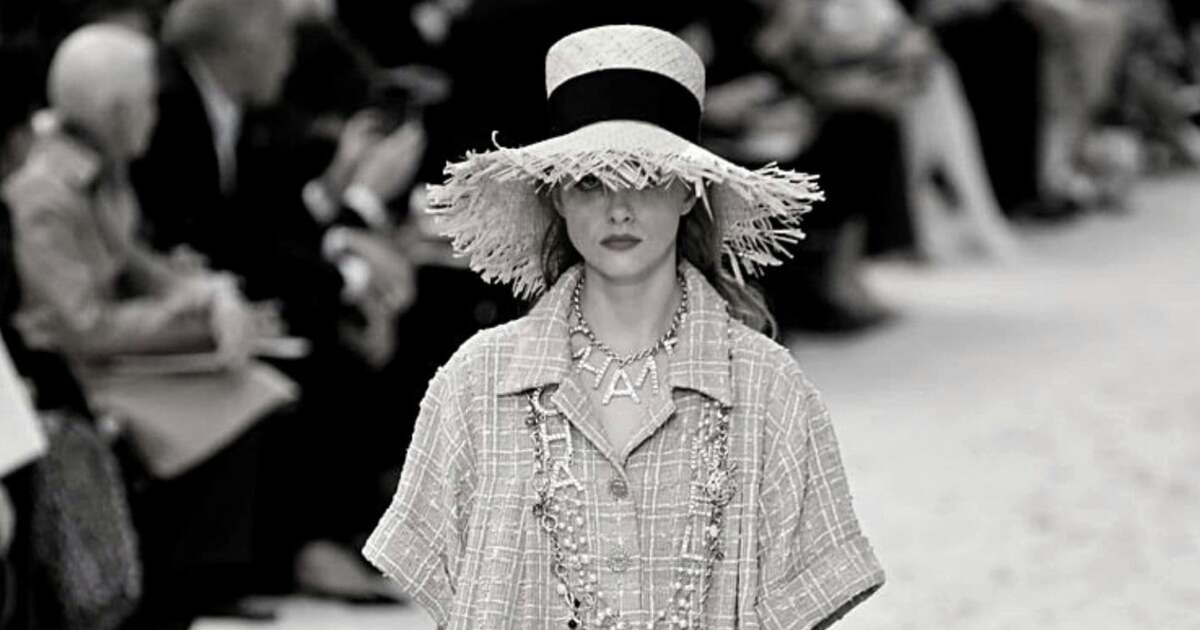 Parada modei, de 1 Iunie, pe Plaja Ghioroc - ARADON