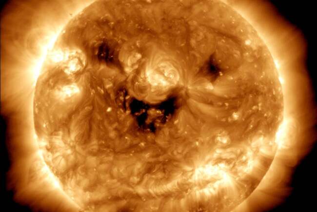 NASA a surprins o imagine cu soarele "zâmbind” - ARADON