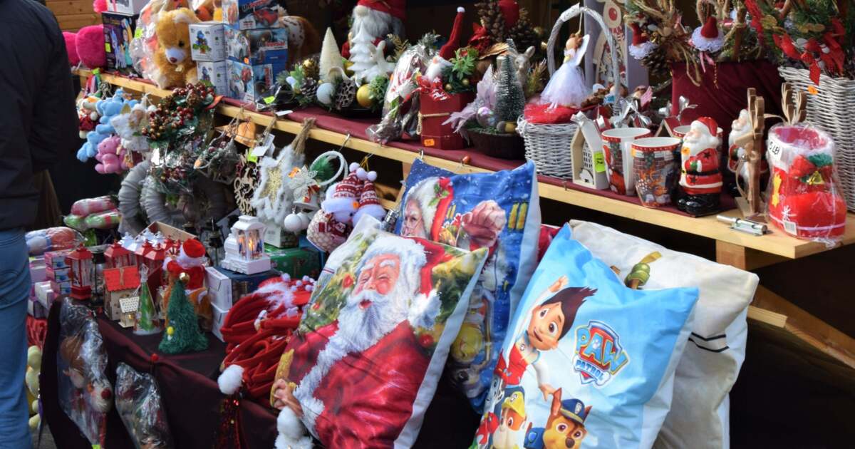 Kitsch-ul, la el acasă, pe tarabele din Târgul de Crăciun - ARADON