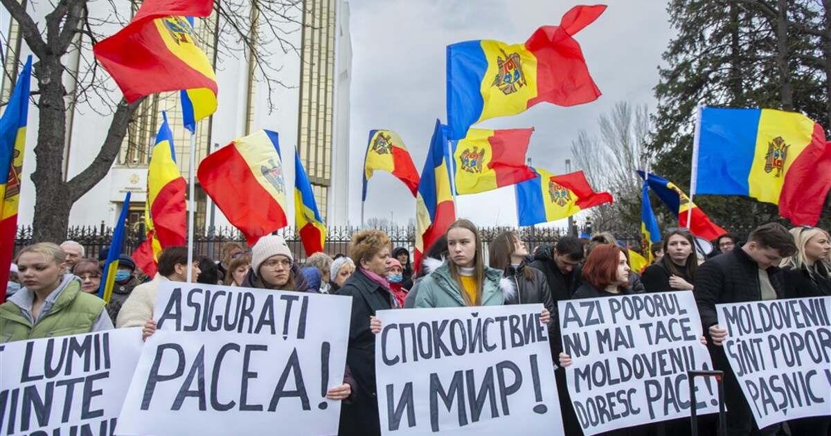 Un nou protest la Chișinău. Susținători ai Partidului Şor au rupt ...