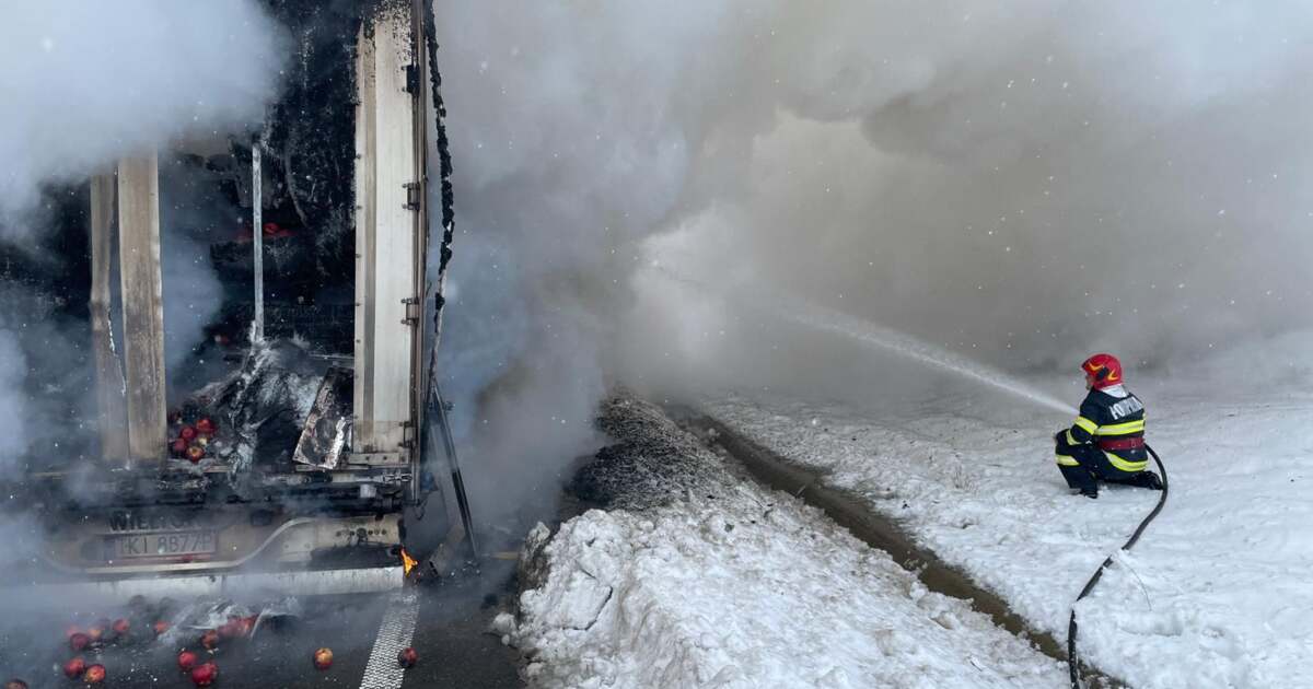 Un camion încărcat cu mere a luat foc între localitățile Brad și ...