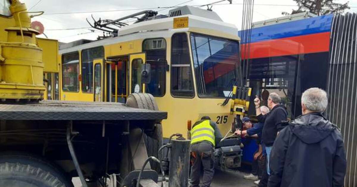 Tatra vs. Astra, la Oradea: caroseria Astra, avariată serios, Tatra… solid „ca tancul”. Cauzele ...