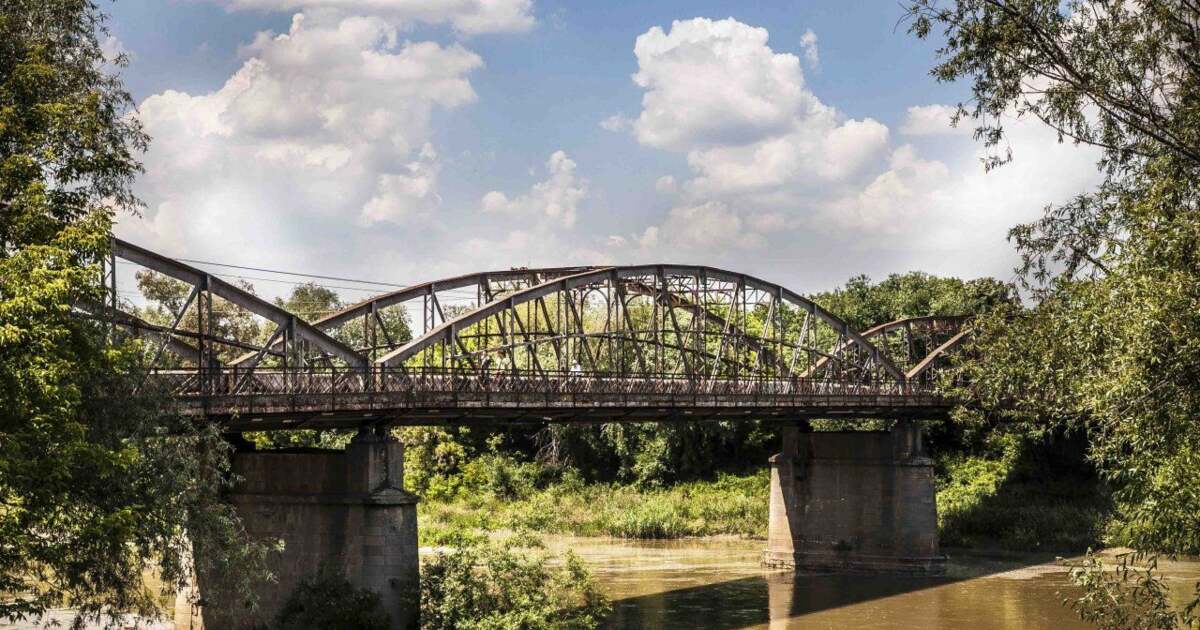 Contre pe vechiul pod metalic din Lipova - ARADON