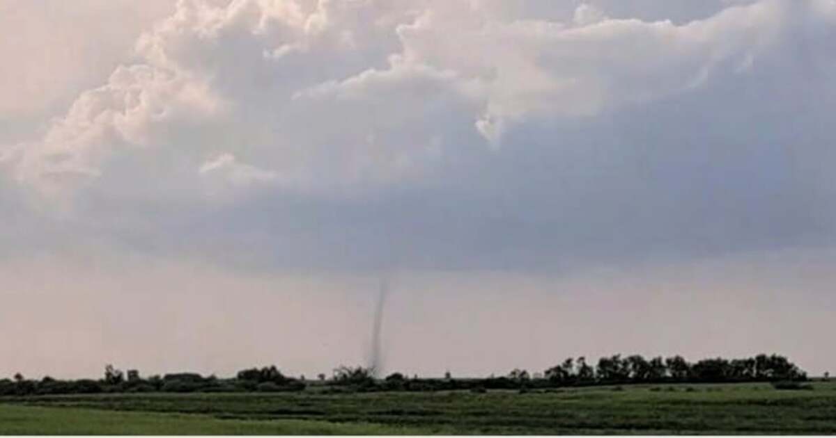 Tornadă sau nor de tip pâlnie la Cuvin? - ARADON