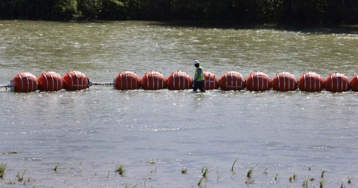 Mexicul protestează oficial împotriva unei bariere plutitoare instalate ...