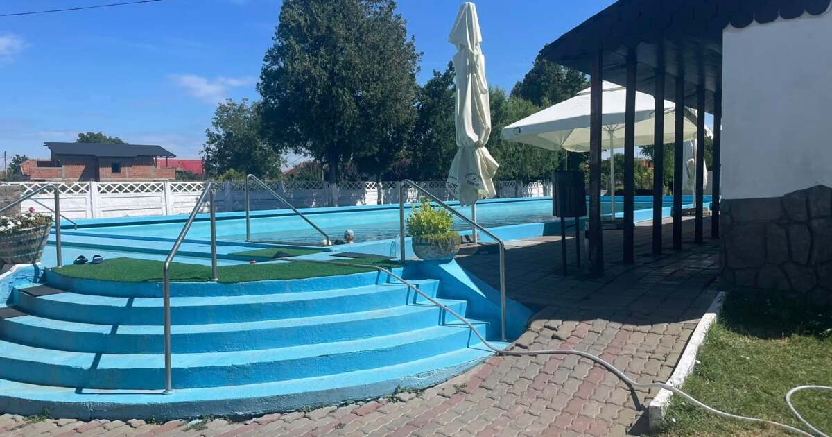 În stare gravă la Timișoara, după ce a sărit în bazin, la ștrandul din ...