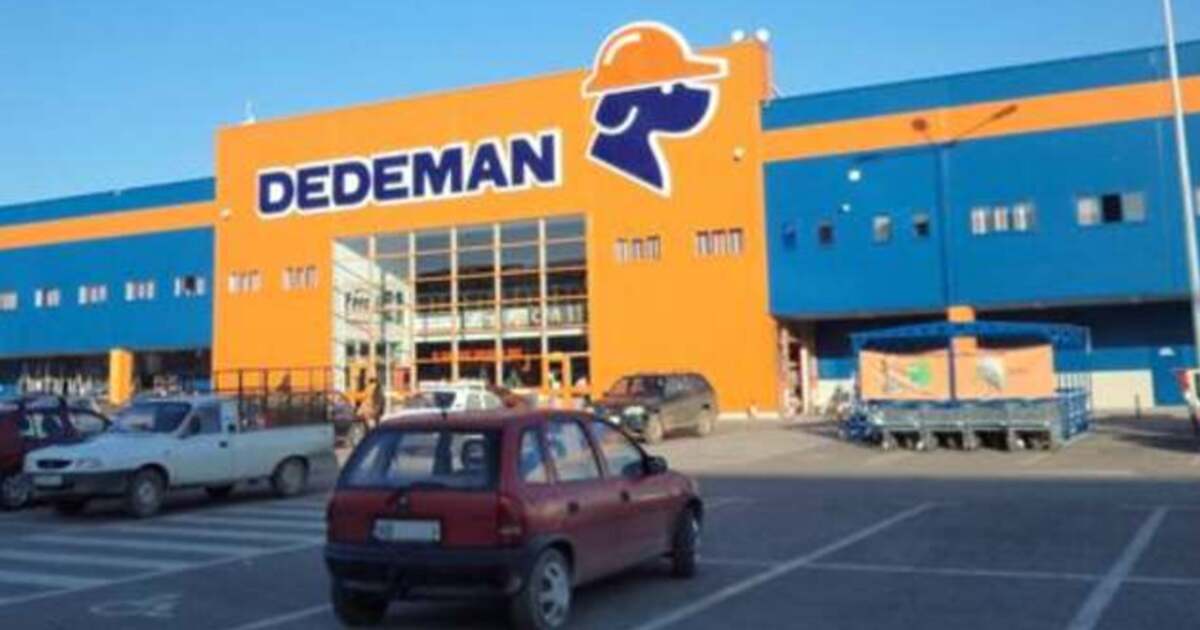 Un hoț s-a luptat cu paznicii magazinului Dedeman din Oradea, care l-au ...