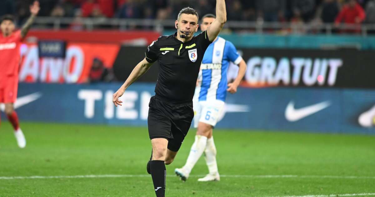 Arbitru FIFA în camera VAR, necunoscut, în teren! - ARADON