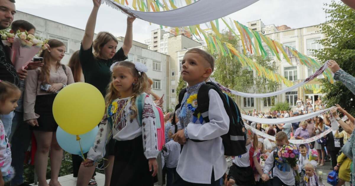Peste 3,6 milioane de copii au început vineri noul an şcolar în Ucraina ...
