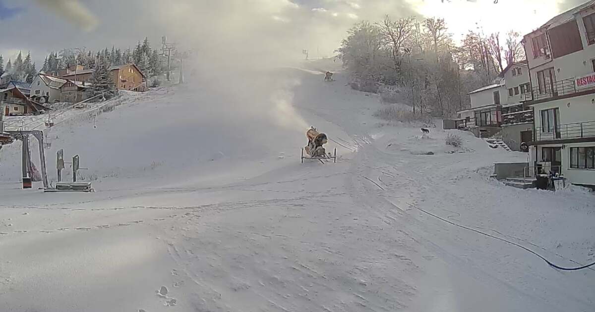 Tunurile de zăpadă artificială, pornite în Straja. Sezonul de schi ...