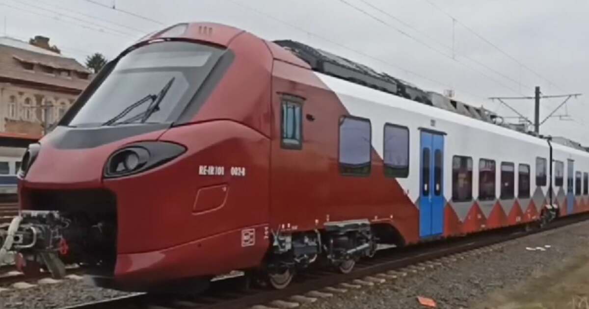 Primul tren electric cumpărat de România în ultimii 20 de ani a făcut ...