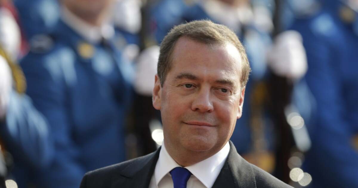 Dmitri Medvedev avertizează SUA: Evitaţi al Treilea Război Mondial - ARADON