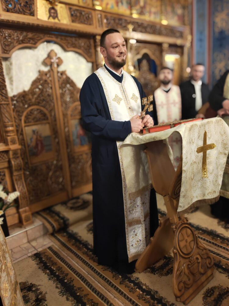 A fost instalat noul preot paroh al Parohiei Calea 6 Vânători - ARADON