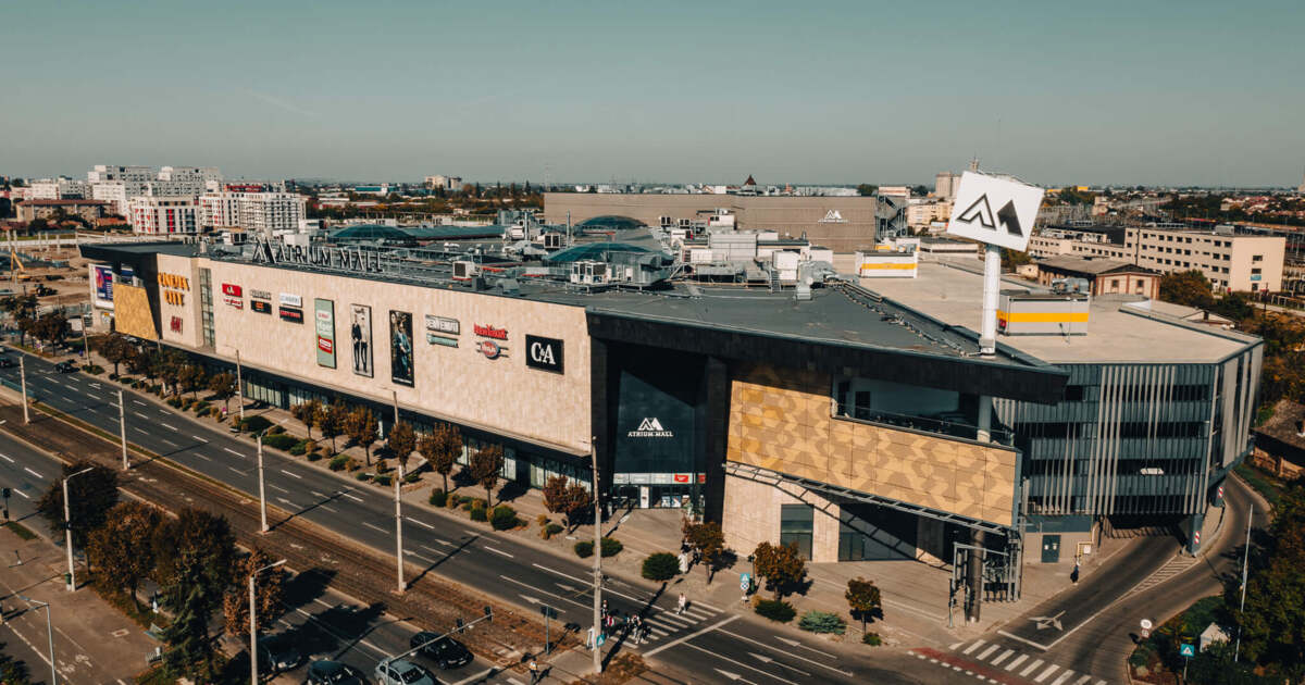 O macara restricţionează accesul la parcarea Atrium Mall, până în 24 ...