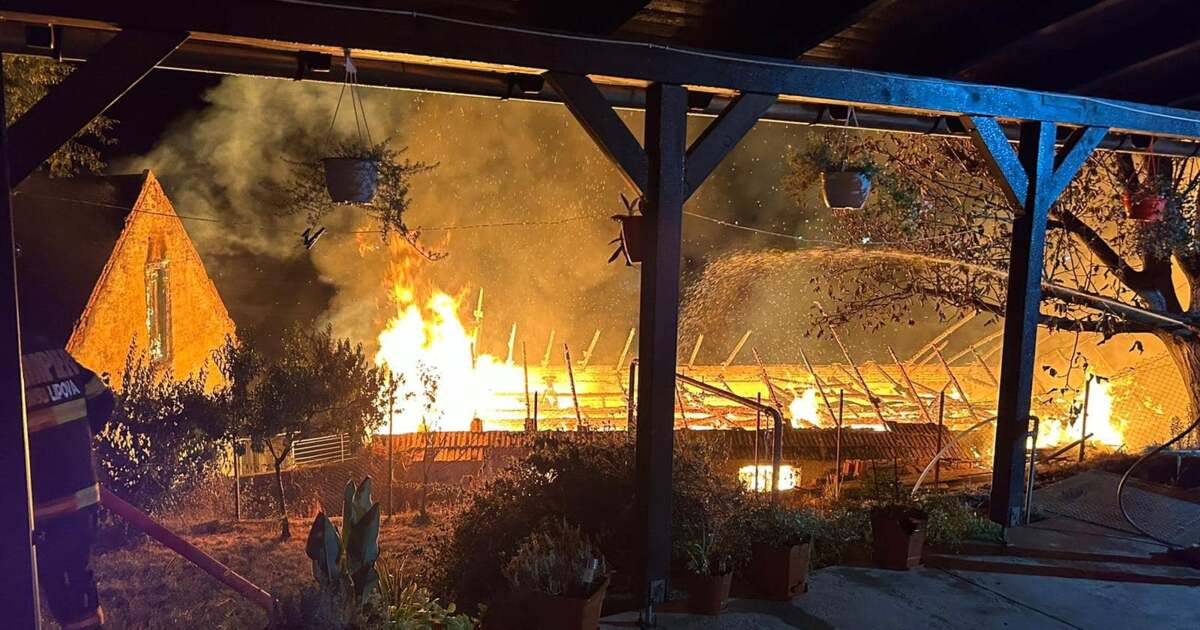 Incendiu violent la un grajd, în Lipova - ARADON
