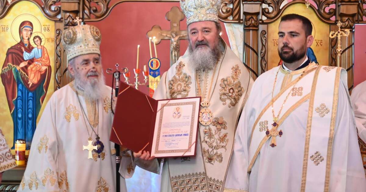 Arhidiaconul Bogdan Noghiu a fost distins cu Ordinul „Sfântul Ioan Gură ...