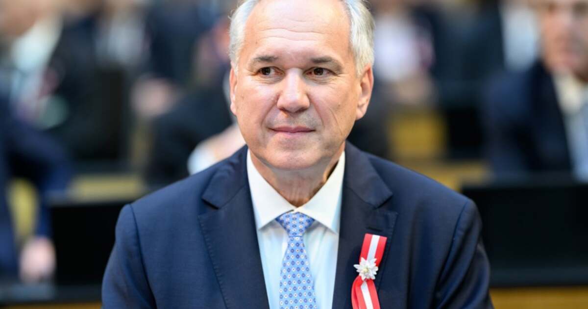 Un reprezentant al Partidului Libertăţii de extremă dreapta, Walter ...