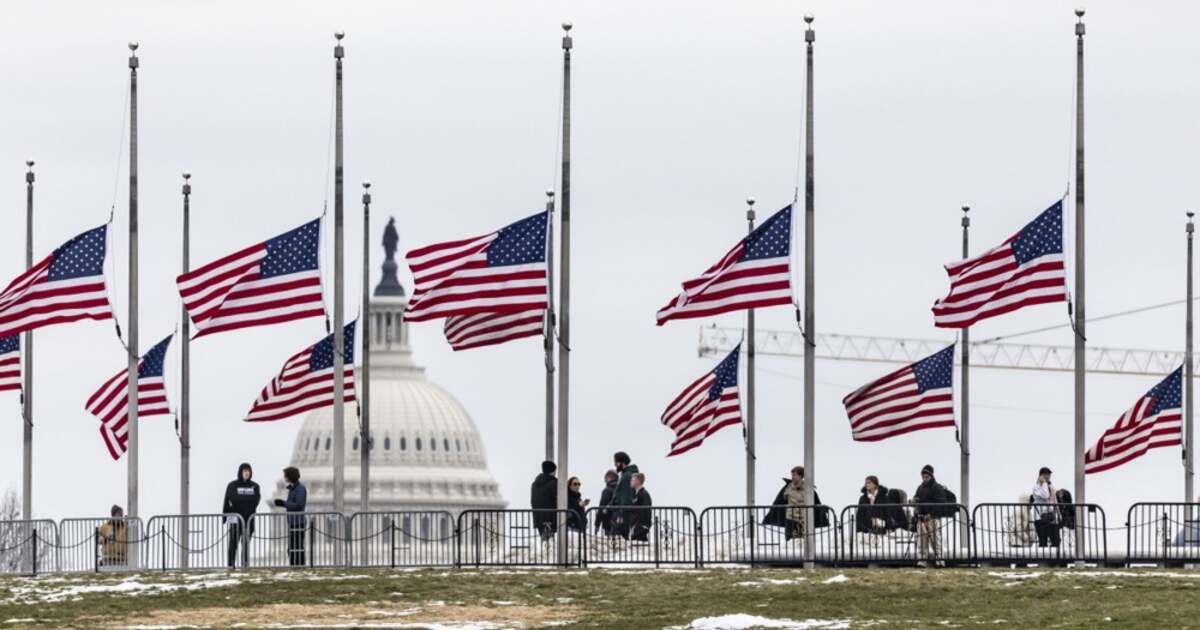 Steagurile de la Capitoliul SUA urmează să fie înălțate în ziua ...