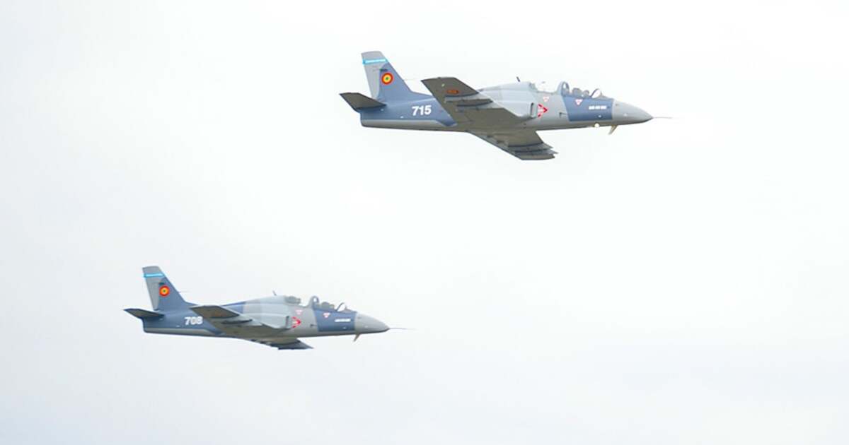 Cinci avioane IAR-99 SM modernizate la Fabrica de Avioane Craiova ...