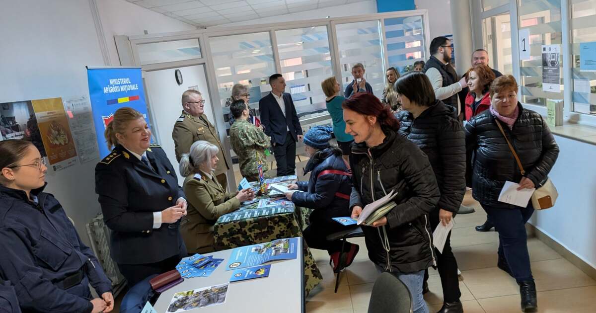 FOTO | Sute de femei și-au căutat un loc de muncă - ARADON
