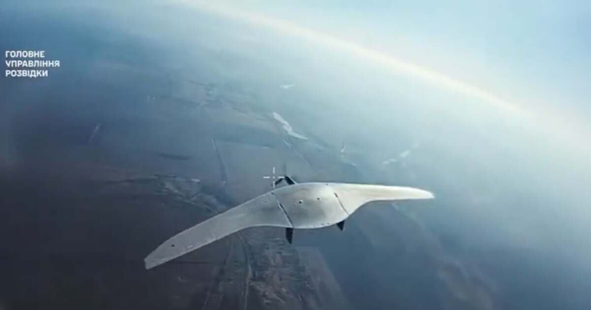 Ucraina a efectuat un atac masiv cu drone împotriva aviaţiei ruse, până ...