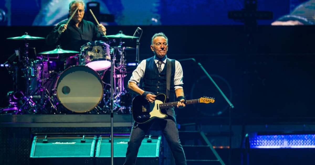 Bruce Springsteen a lansat un album live care conţine criticile sale la ...