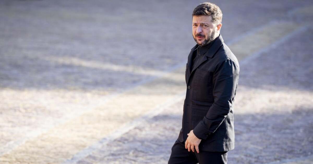 Încrederea în Zelenski continuă să scadă, mai ales după încercarea de ...