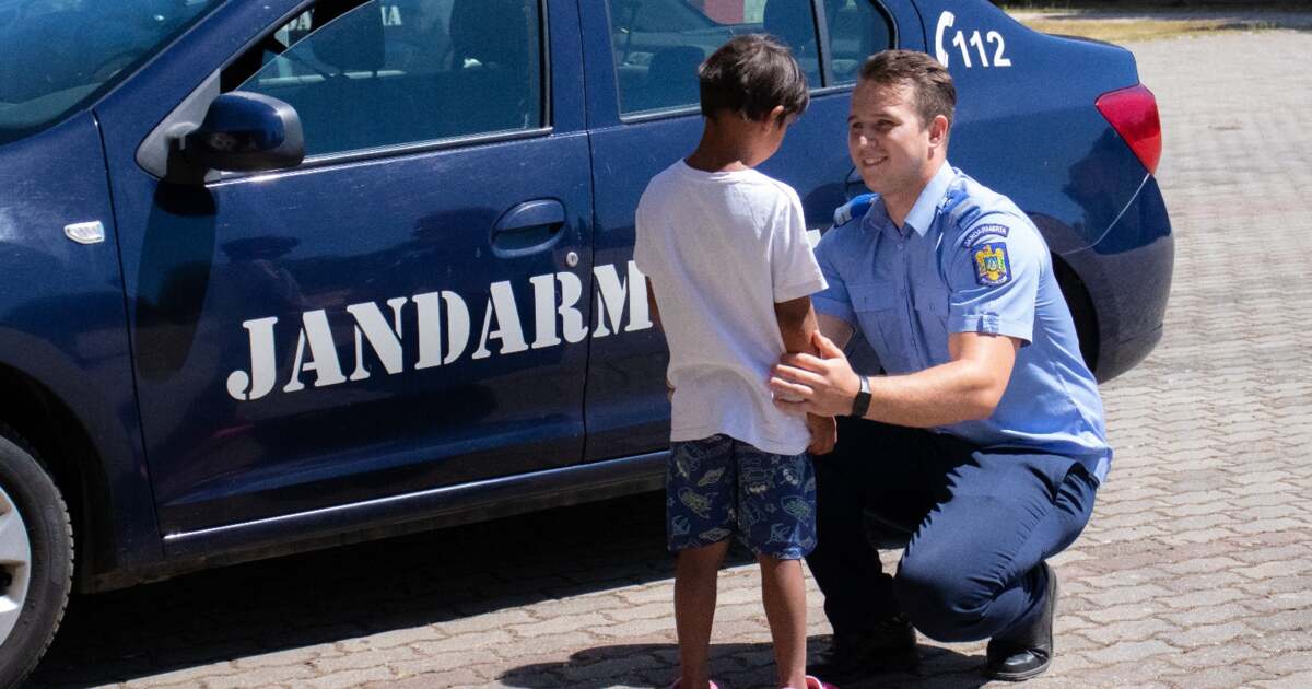 Copil pierdut în Vladimirescu, ajutat de un jandarm - ARADON