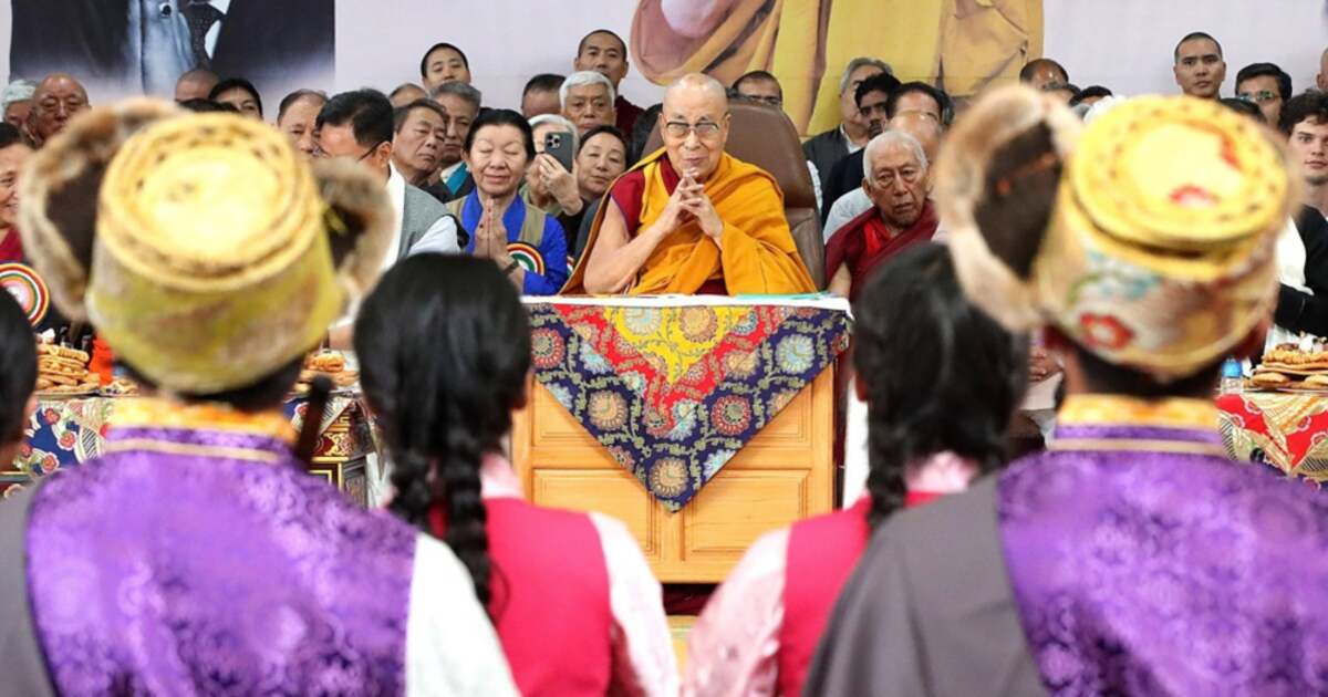 Dalai Lama a sărbătorit împlinirea vârstei de 90 de ani cu o rugăciune ...
