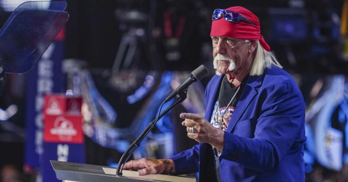 Actorul și starul de wrestling Hulk Hogan a murit la vârsta de 71 de ...