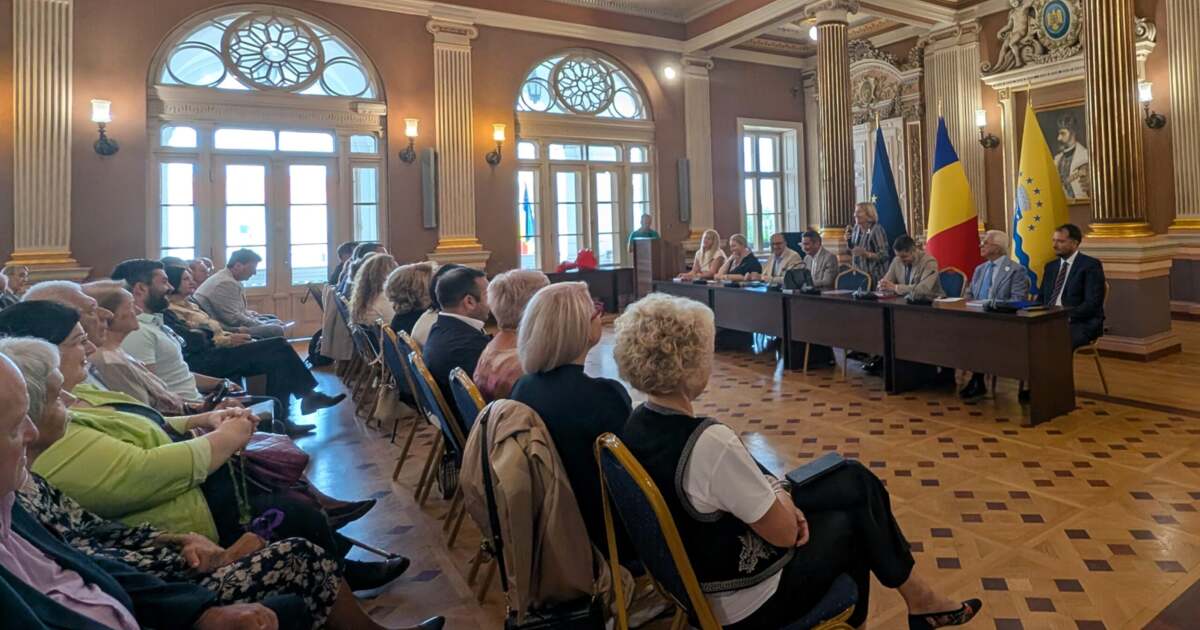 FOTO | „Atitudini și confesiuni”, o carte dedicată Aradului - ARADON