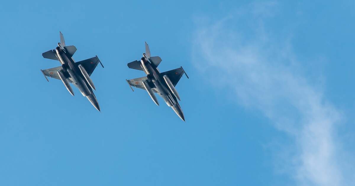 Două aeronave F-16 au decolat de la Fetești după ce radarele au ...