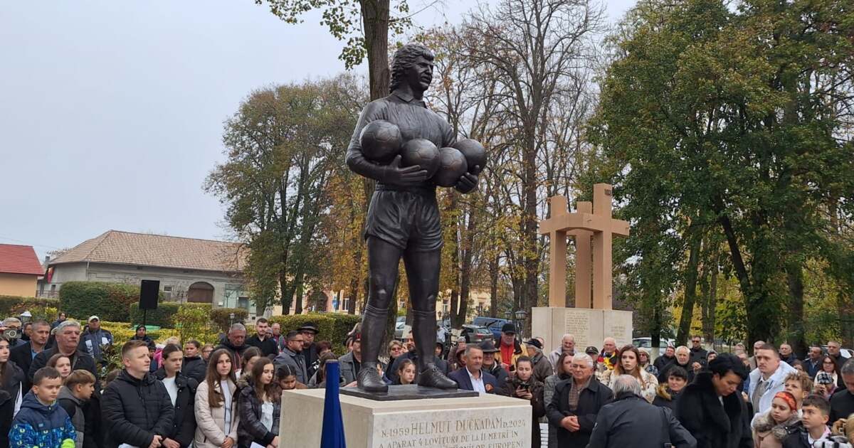 FOTO. A fost dezvelită statuia marelui Helmut Duckadam, la Semlac - ARADON