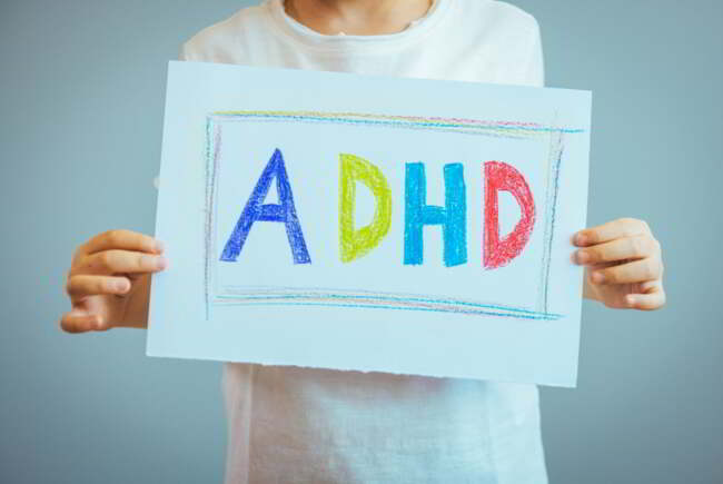 Cum se manifestă ADHD la copii și adulți și care sunt cauzele posibile ...