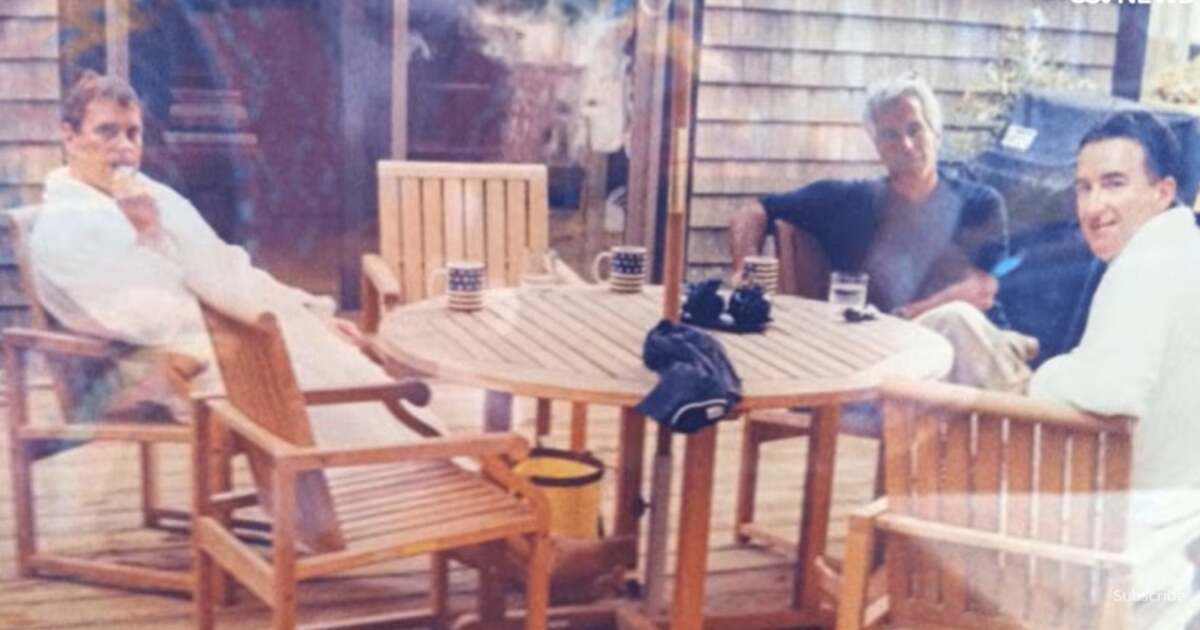 Fostul prinț Andrew, Peter Mandelson și Epstein, într-o fotografie ...